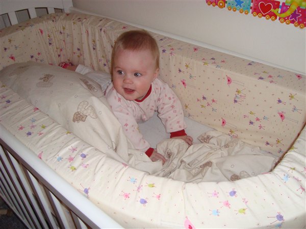 Hjælp har fået juniorseng til baby side 4